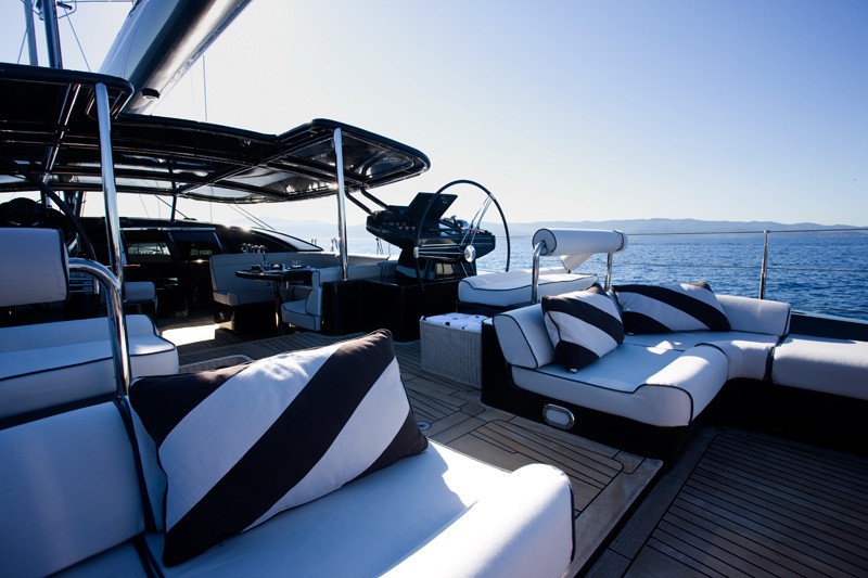 Yacht MOONBIRD, Fitzroy Yachts Limited | CHARTERWORLD Luxury Superyacht ...